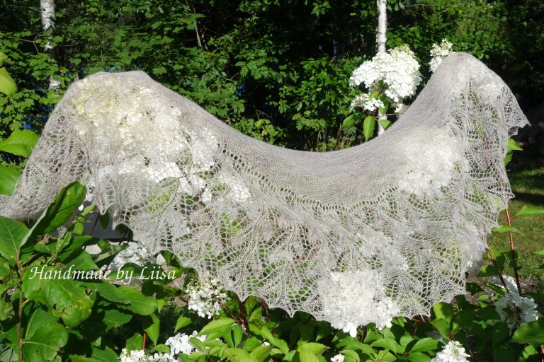 Two Twig and Leaf shawls, lahjahuiveja – HandmadebyLiisa